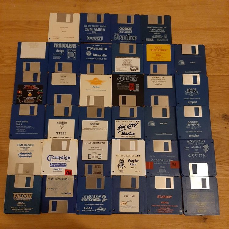 Diskettenbox mit 34 Originalspielen (Gebraucht) in für CHF 99 – mit ...