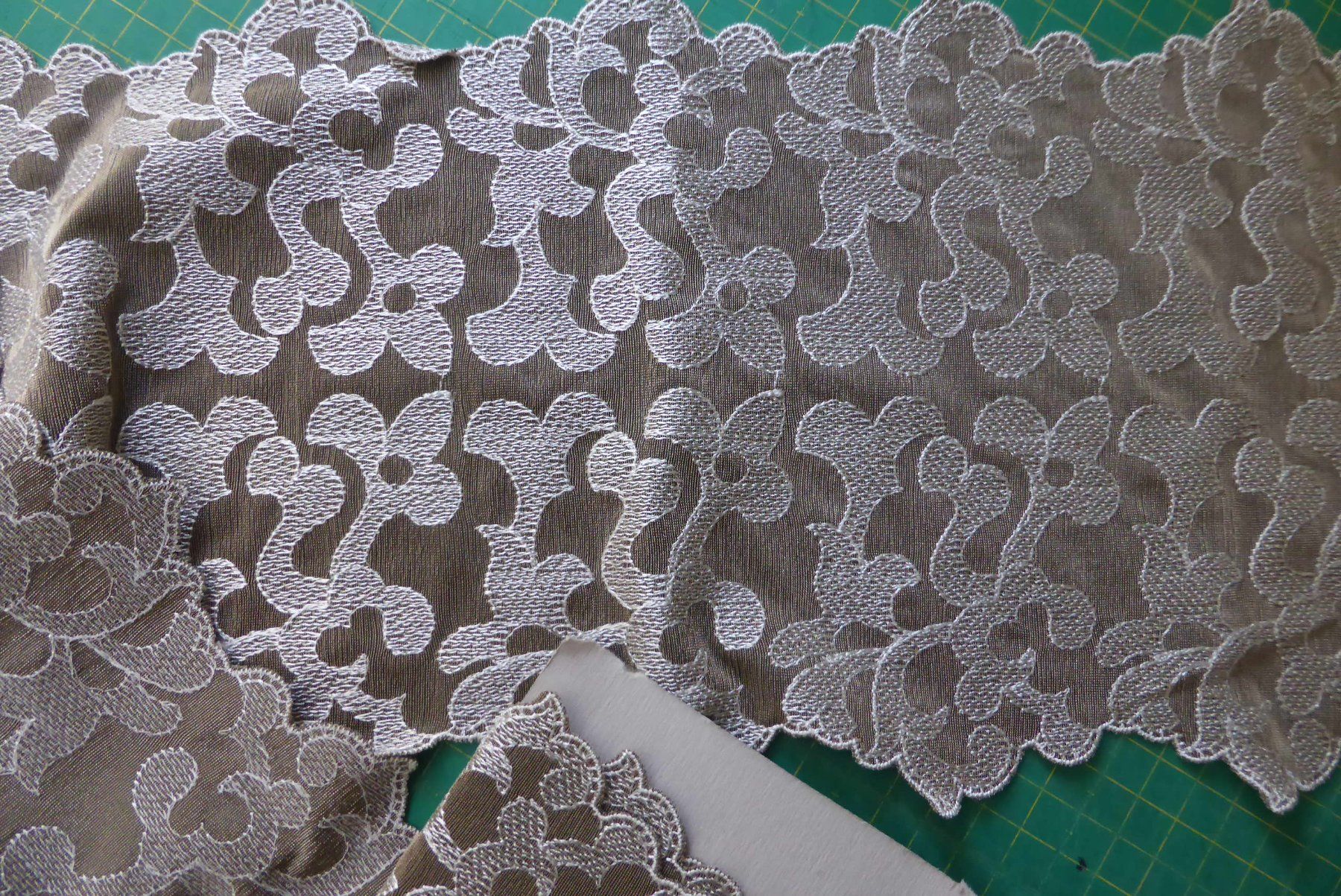 Alter St. Galler Tüll Stoff beige - Restenpreis für 1.60 m (Gebraucht ...