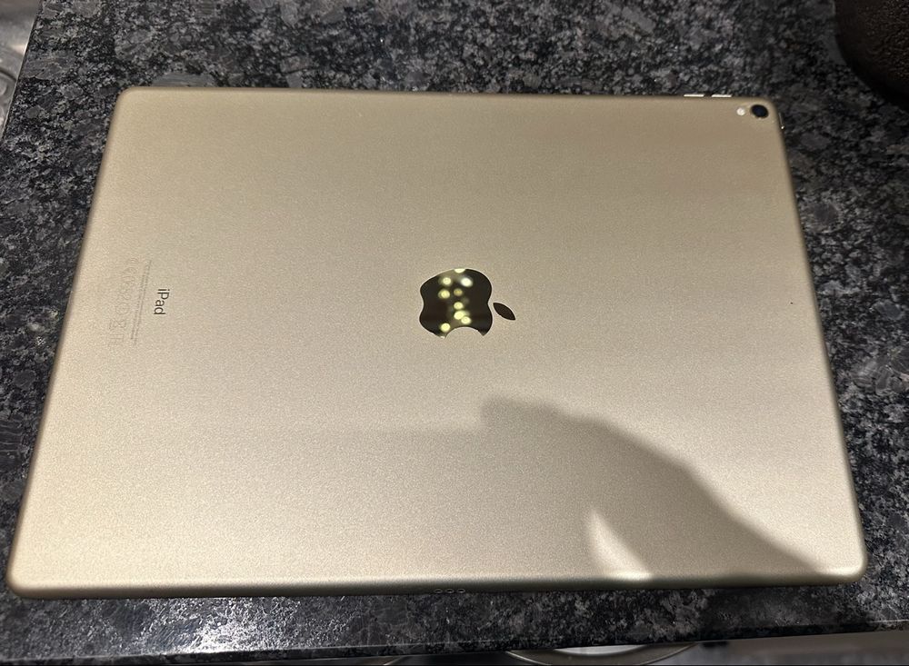 iPad Pro 12.9" 2. Gen 256GB Wifi Gold (Gebraucht) in Frutigen für CHF ...