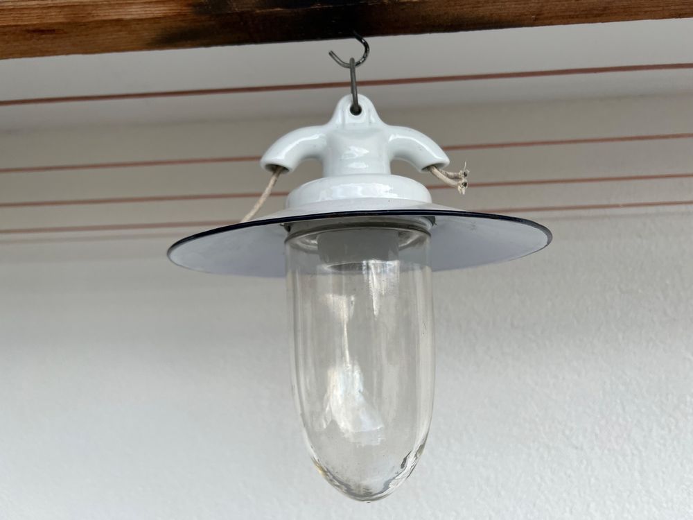 Stalllampe/ Deckenlampe mit Glas und Emailschirm | Kaufen auf Ricardo