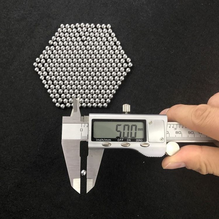 NEU 100 Kugeln Steinschleuder 5mm (Neu und originalverpackt) in ...