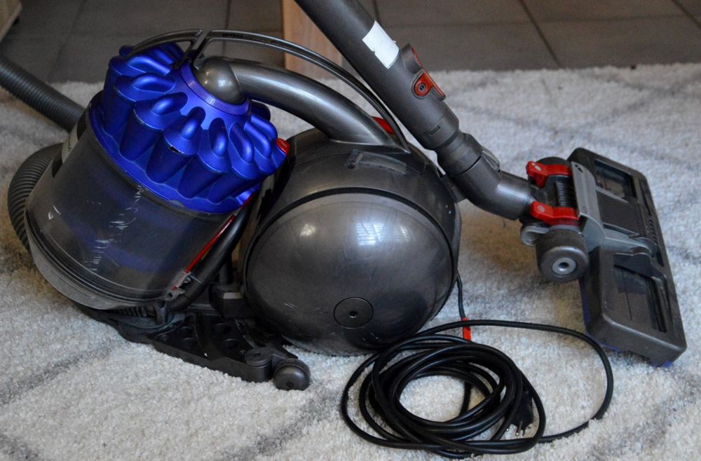 Dyson DC37 Staubsauger / aspirateur (Gebraucht) in Collonges für CHF ...