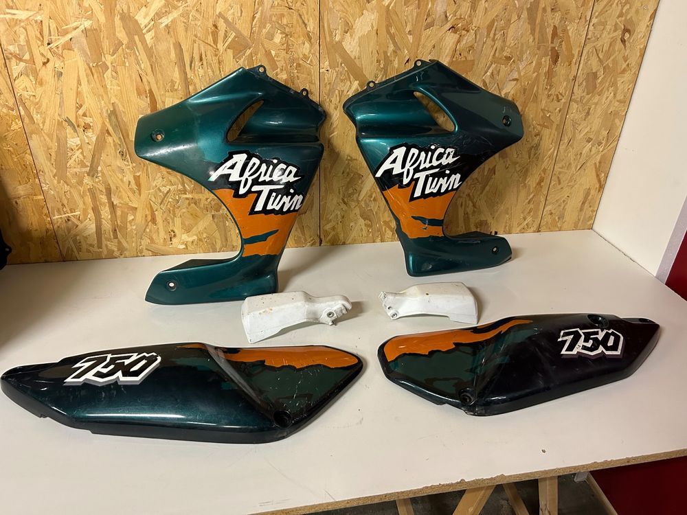 Honda XRV 750 Africa Twin teilen (Gebraucht) in St-Aubin-Sauges für CHF 300 – mit Lieferung auf ...