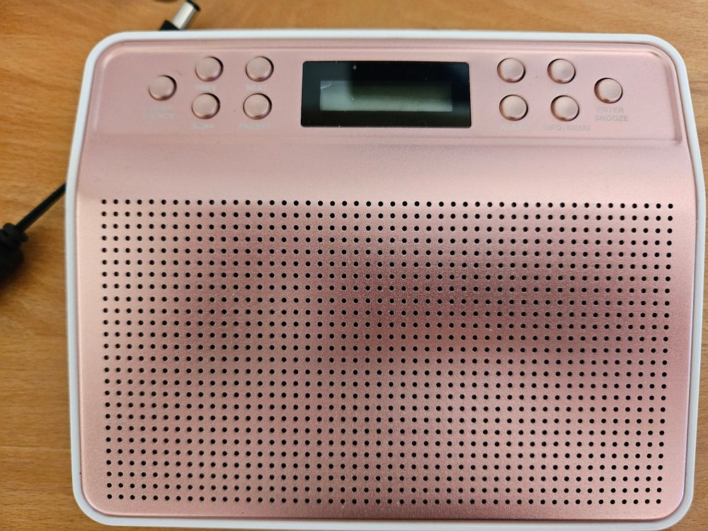 DAB Radio portable Akai A60013 pink, inkl. Kabel (Gebraucht) in ...