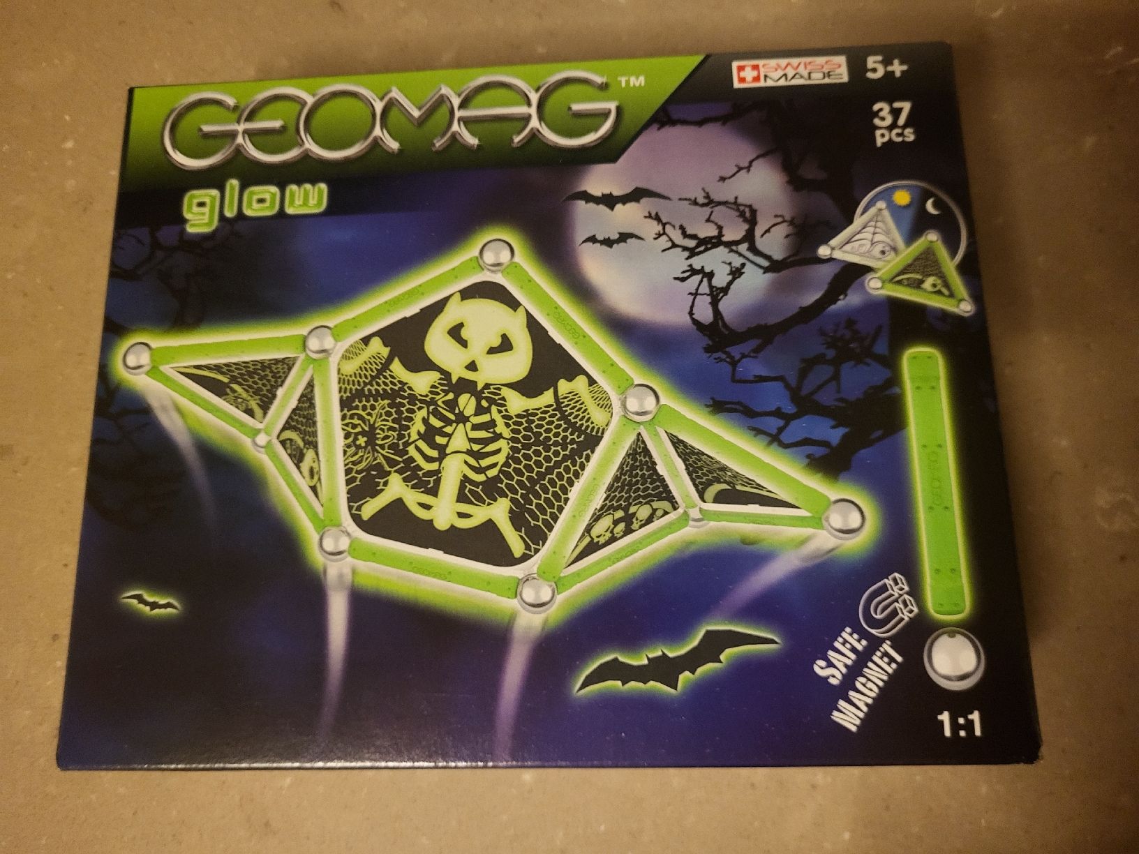 Geomag Glow - 37 Pieces - Magnetic Construction Toy!🎃🦇👻 (Neu und ...