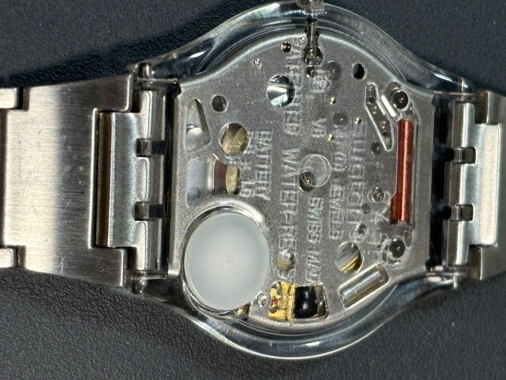 Neuwertige Swatch Uhr läuft, mit Metalband (Gebraucht) in St. Peterzell ...