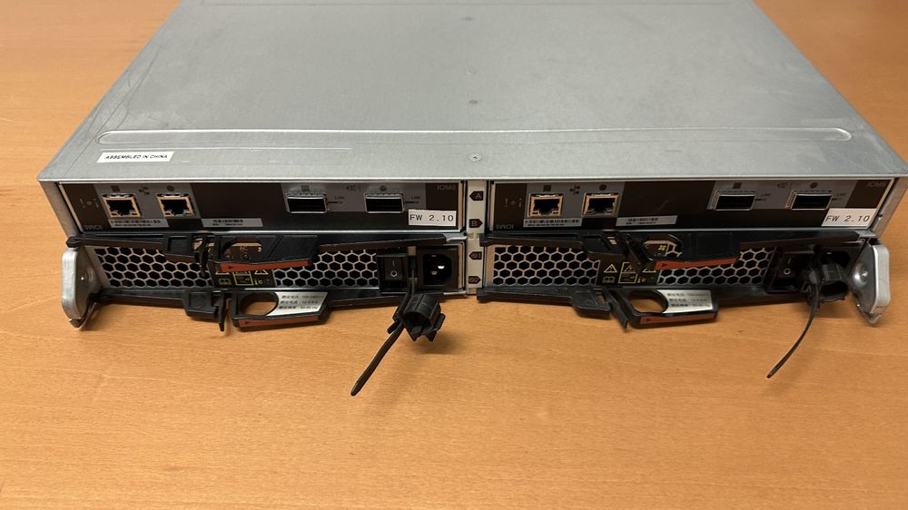 NetApp Shelf mit 24x200 GB SSD, 2xIOM6, 2xPS | Kaufen auf Ricardo