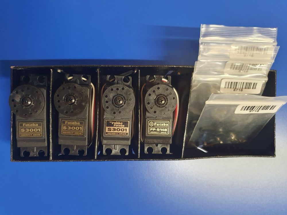3 Futaba Servo S3001 / 1 Futaba Servo FP-S148 (Neu (gemäss Beschreibung ...