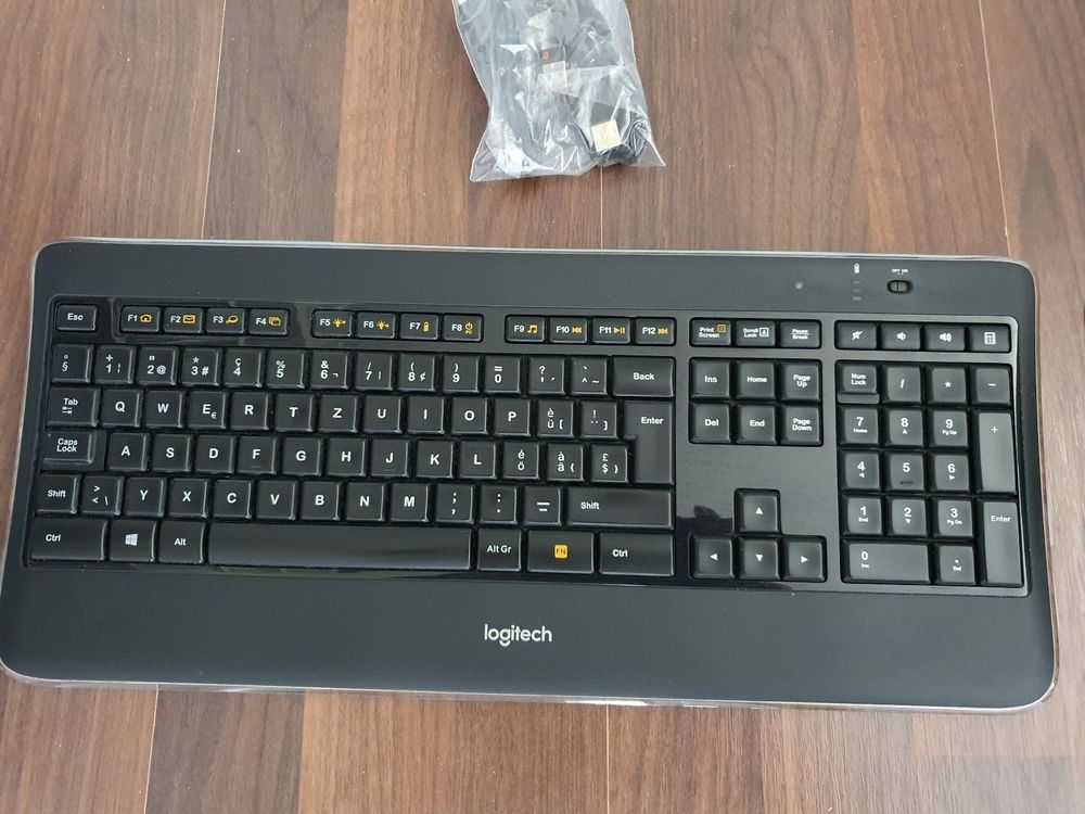 Logitech Wireless Keyboard K800 und Mouse performance MX (Gebraucht) in ...