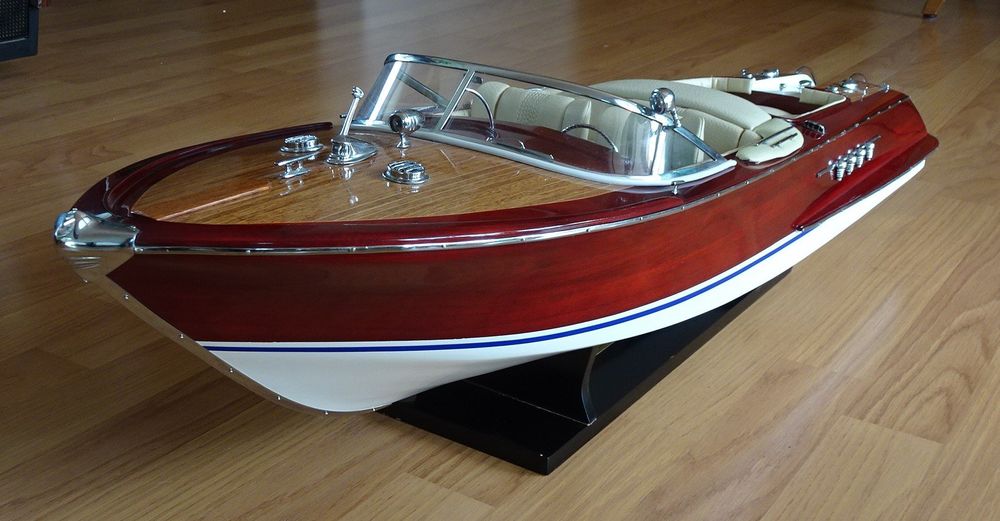 MODELLBOOT Aquarama Riva Spezial (Defekt) in Brienz BE für CHF 280 – nur Abholung auf Ricardo kaufen