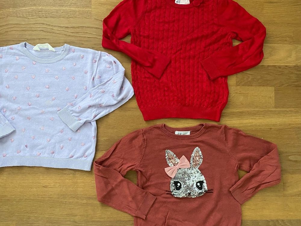 Drei süsse Strickpullis H&M 110/116 Hase, Herz (Gebraucht) in Uster für CHF 9 – nur Abholung auf ...