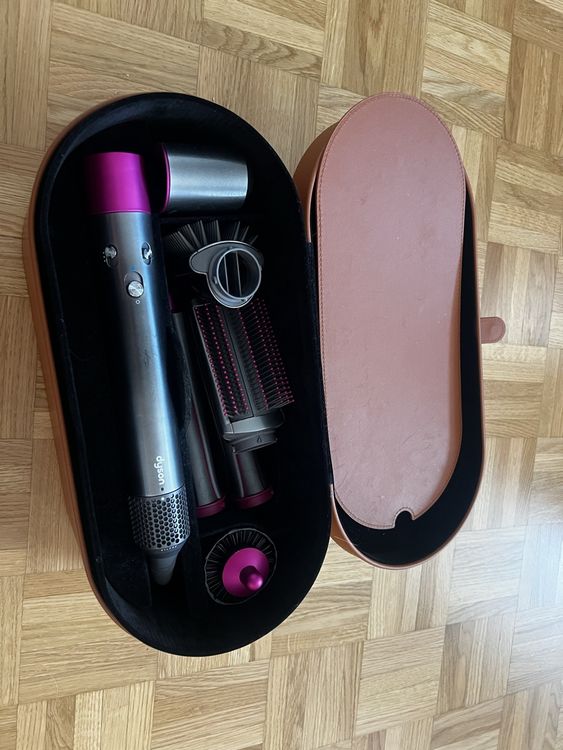 Dyson Airwrap Fön & Styler Set Fuchsia - Top Zustand! (Gebraucht) in ...