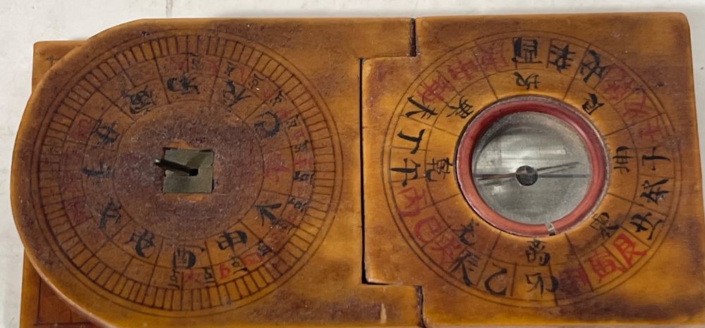 Antike China Taschen-Kompass aus Holz mit schônen Gravuren (Gebraucht ...