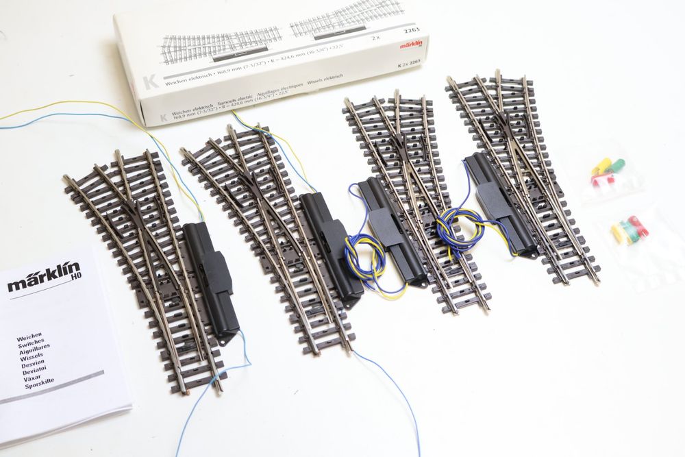 Märklin 4 x Elektro Weiche K-Gleis 2262/2263 - NP: 190.- | Kaufen auf ...