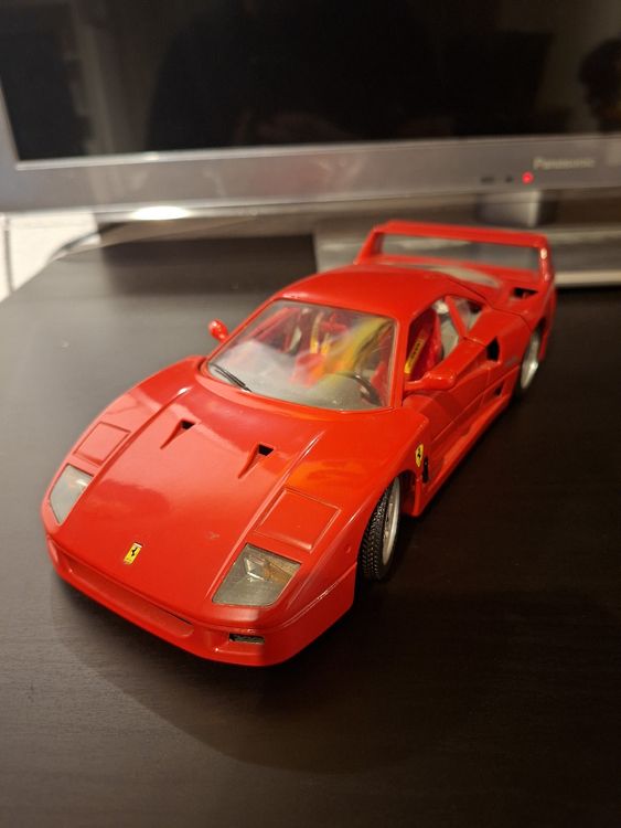 Ferrari F40, rot, Burago 1/18, Top Zustand, Sammlerstück (Gebraucht) in ...