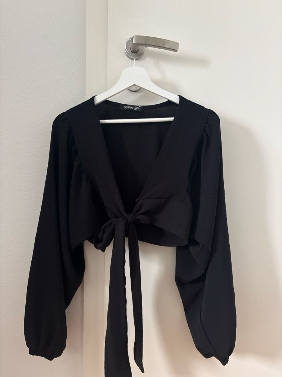 Top à nouer Boohoo noir (D'occasion) à Renens VD pour CHF 8 – avec ...