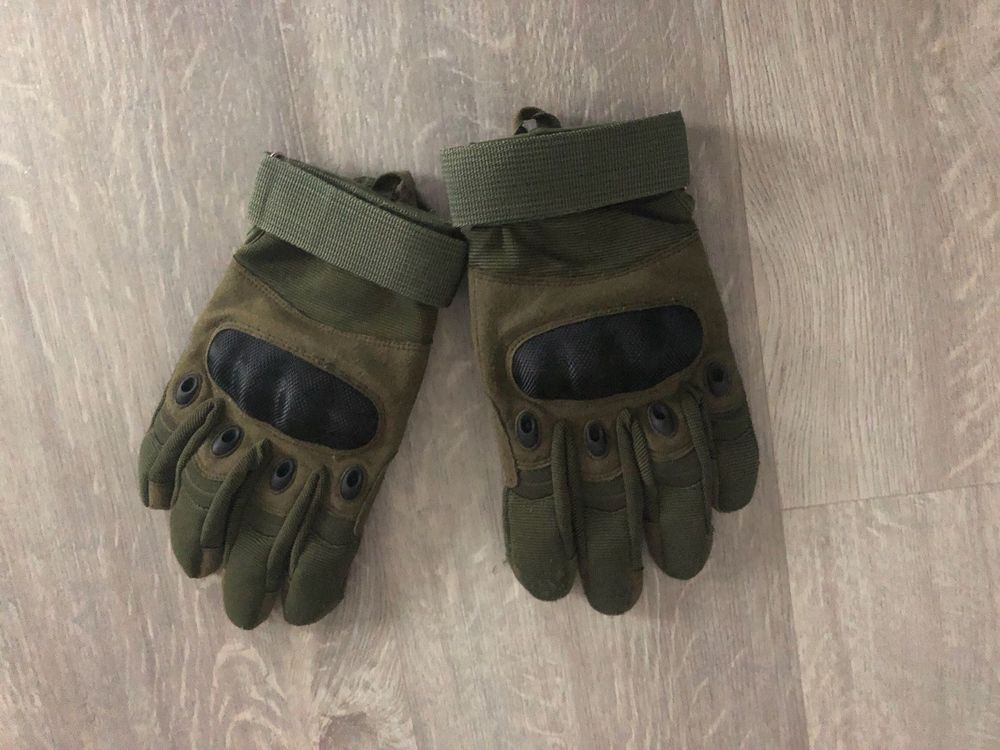 Tactical Golves (Gebraucht) in Bäretswil für CHF 1 – mit Lieferung auf ...