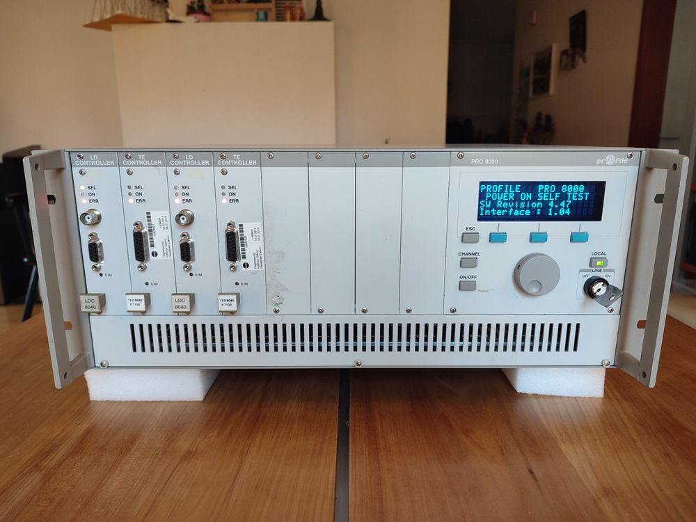 Profile-Thorlabs PRO8000 8-Slot Rack, Laser Controller, Pelt (Defekt ...