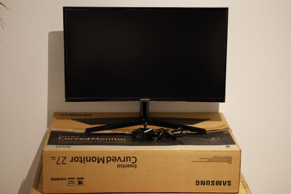 Samsung Curved Monitor C27F396 27" (Neu und originalverpackt) in ...
