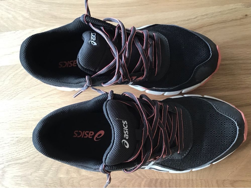 Asics Turnschuhe (Gebraucht) in Gisikon für CHF 5 – mit Lieferung auf Ricardo kaufen