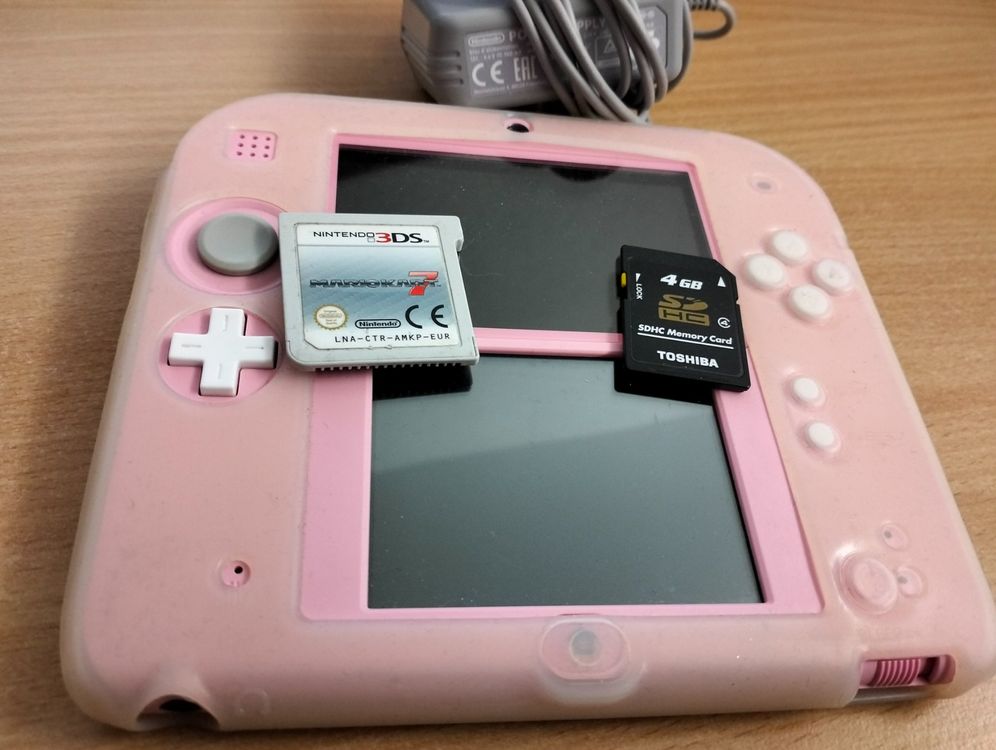 Nintendo 2DS in Pink mit Mario Kart 7 und 4 GB Speicher (Gebraucht) in ...