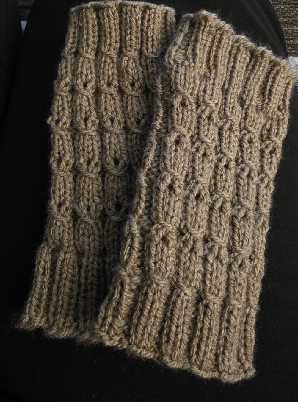 Warme, handgestrickte Pulswärmer aus Wolle für den Winter! (Neu (gemäss Beschreibung)) in Mels ...