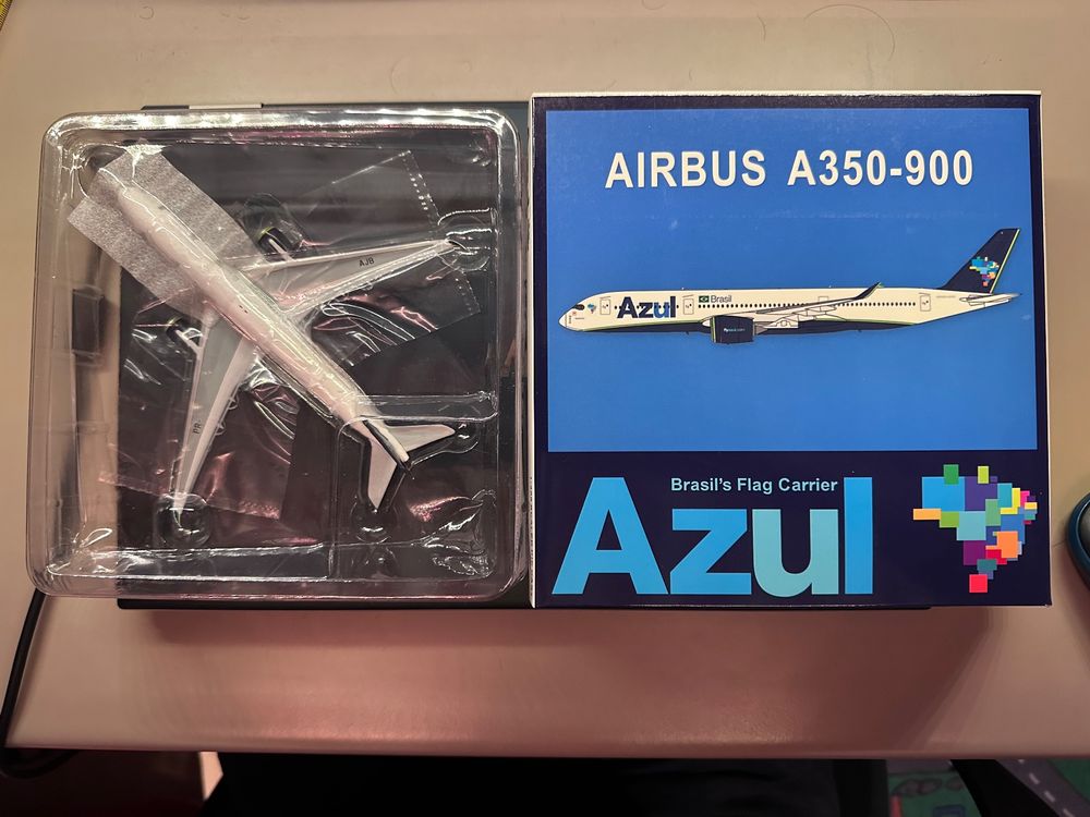 Modell - Azul Airbus A350-900 - Scale 1/400 (Neu und originalverpackt ...