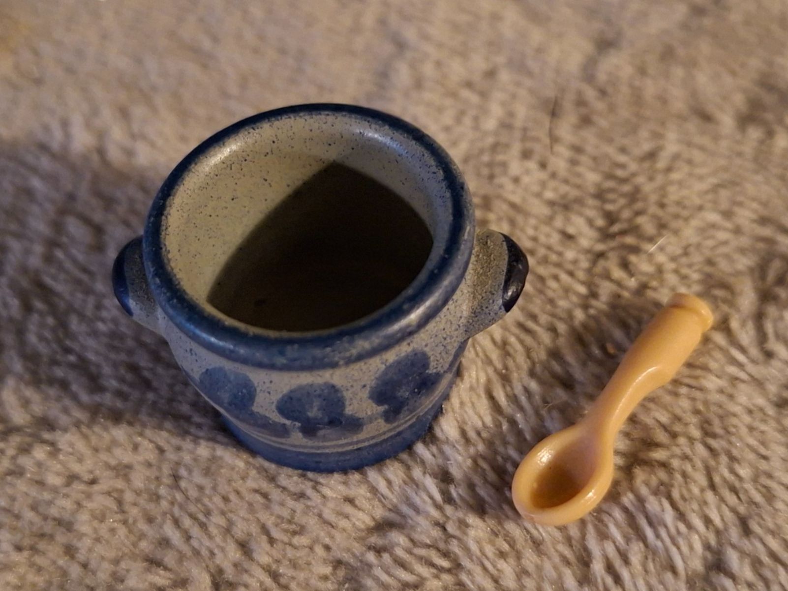 Miniatur-Topf mit Löffel, Puppenstubenküche von Bodo Hennig (Neu ...