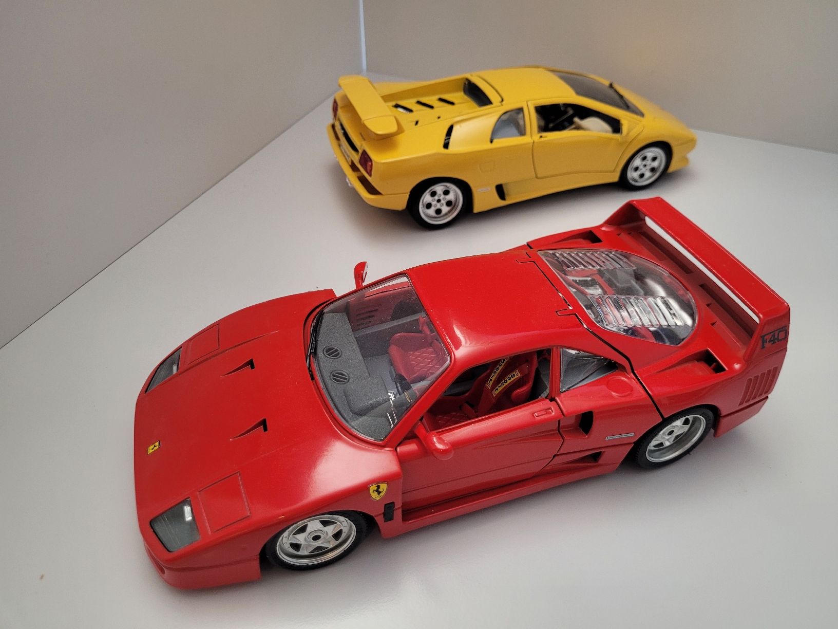 Ferrari F40 1/18, Lamborghini Diablo 1/18 (Bburago) (Neu (gemäss ...