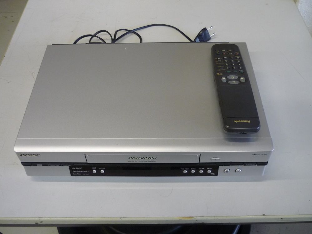 VHS Videorecorder - Panasonic NV HV 60 mit Fernbedienung (Gebraucht) in ...