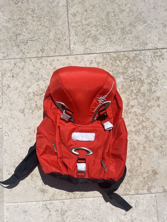 Red backpack (Neu und originalverpackt) in Pully für CHF 12 – mit ...
