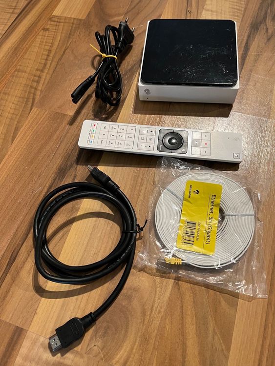 Swisscom TV Box 2 mit Fernbedienung, Strom- & Netzwerk-Kabel (Gebraucht ...