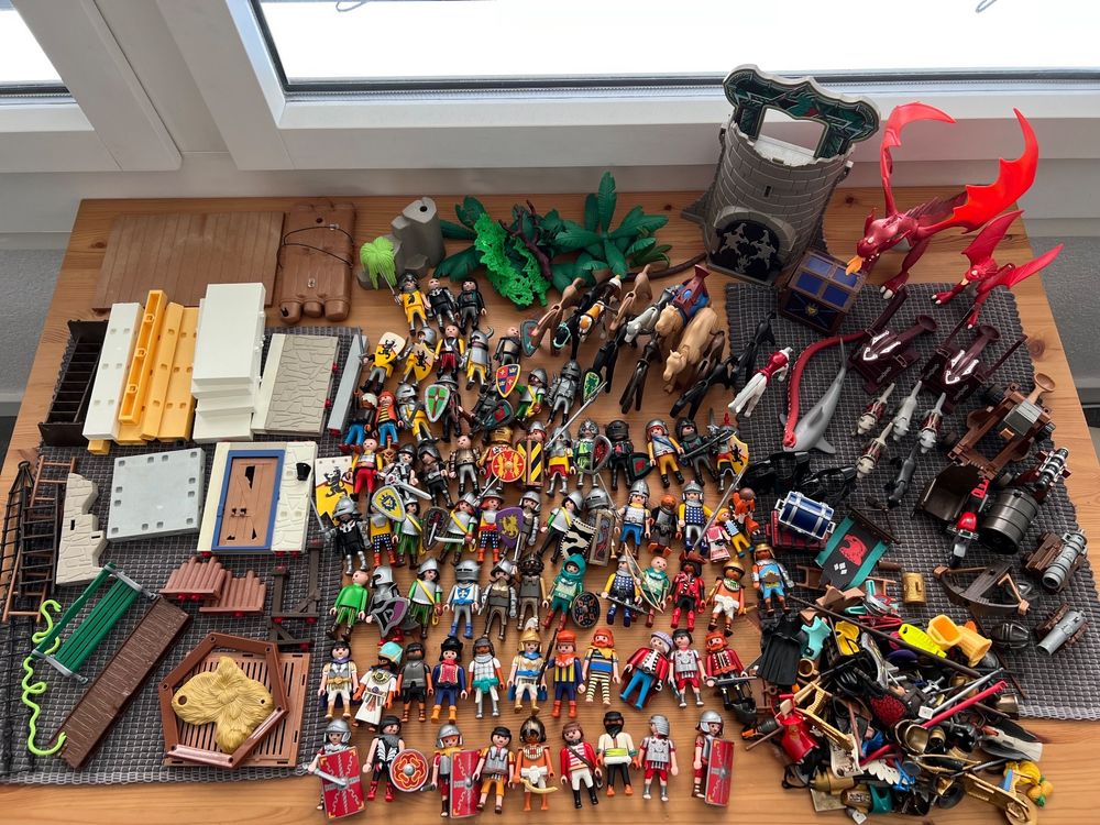 Viele Playmobil Figuren & Tiere inkl. Zubehör (Gebraucht) in Uttigen für CHF 46 – mit Lieferung ...