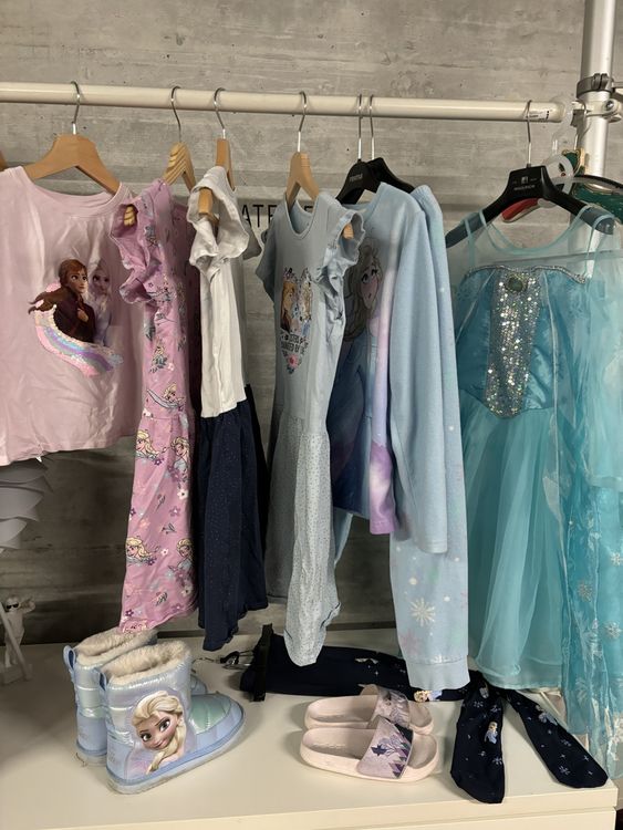 Anna & Elsa Kleider- und Schuhpaket (31-33,122-140) (Gebraucht) in St ...