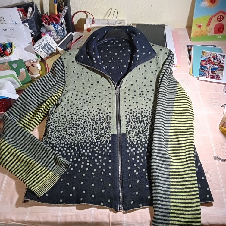 Strickjacke ( Merino) Xess Baba (Gebraucht) in Zürich für CHF 50 – mit ...