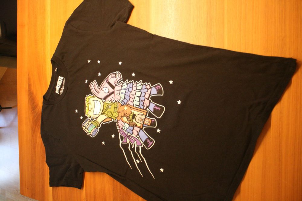Fortnite T-Shirt, Jonesy default skin auf schwarzem Shirt (Gebraucht ...