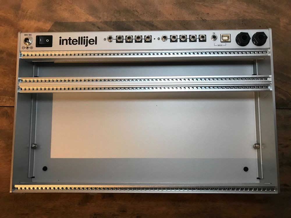 Intellijel Palette 4U 62HP - powered Eurorack Modular Case (Neu (gemäss ...