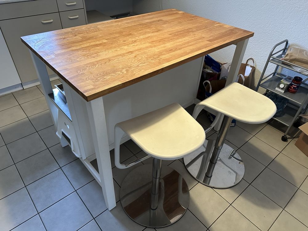 Ikea Küchentisch / Bartisch mit 2 Hockern und Stauraum (Gebraucht) in ...