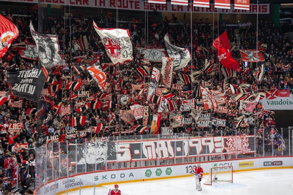 Billet LHC - DAVOS 30.03.2023 Place VIP (Neu und originalverpackt) in ...