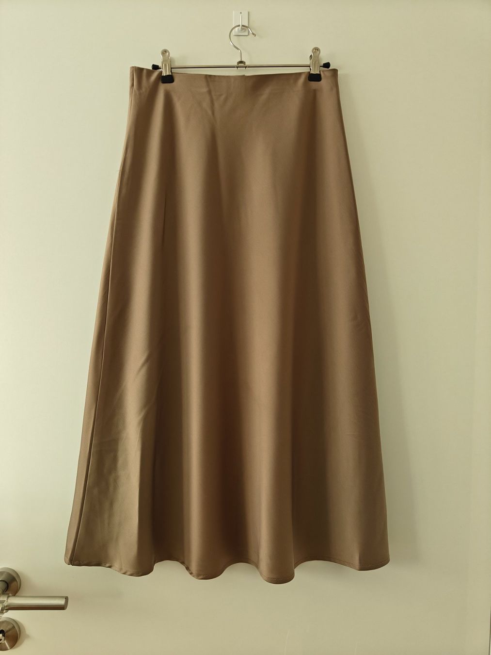 YAS Satin-Rock, Light Brown, Maxi-Länge, Gr. M (Gebraucht) in Gossau ZH ...