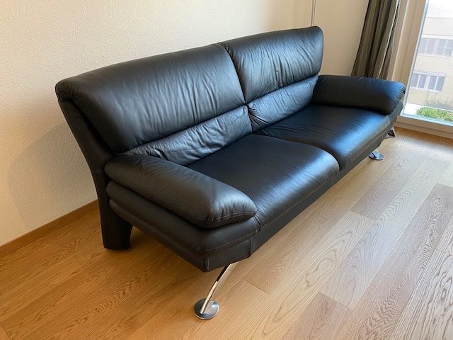Schwarzes, gepflegtes Ledersofa | Kaufen auf Ricardo