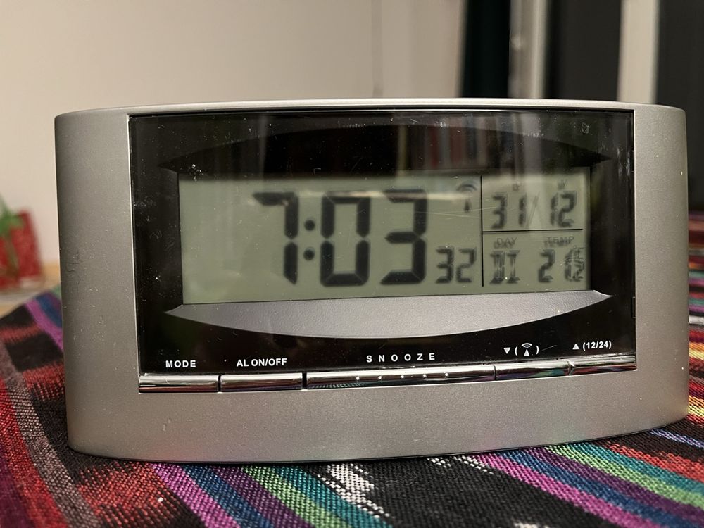 Solar Funkwecker Digitaluhr Datum- & Temperaturanzeige (Gebraucht) in ...