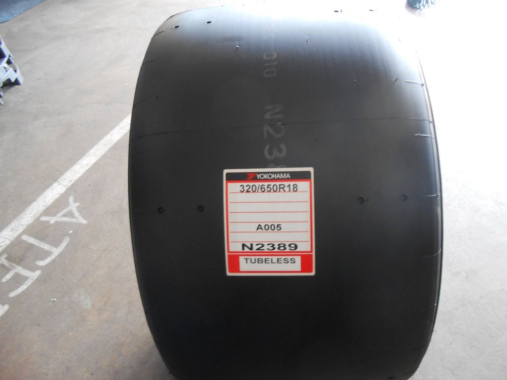 2 pneus neuf slick Yokohama A005 dès 100.- | Kaufen auf Ricardo