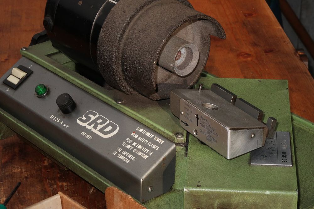 Bohrer-Schleifmaschine SRD DGN 80-85 Made in Germany , 220V (Gebraucht) in Biel/Bienne für CHF ...