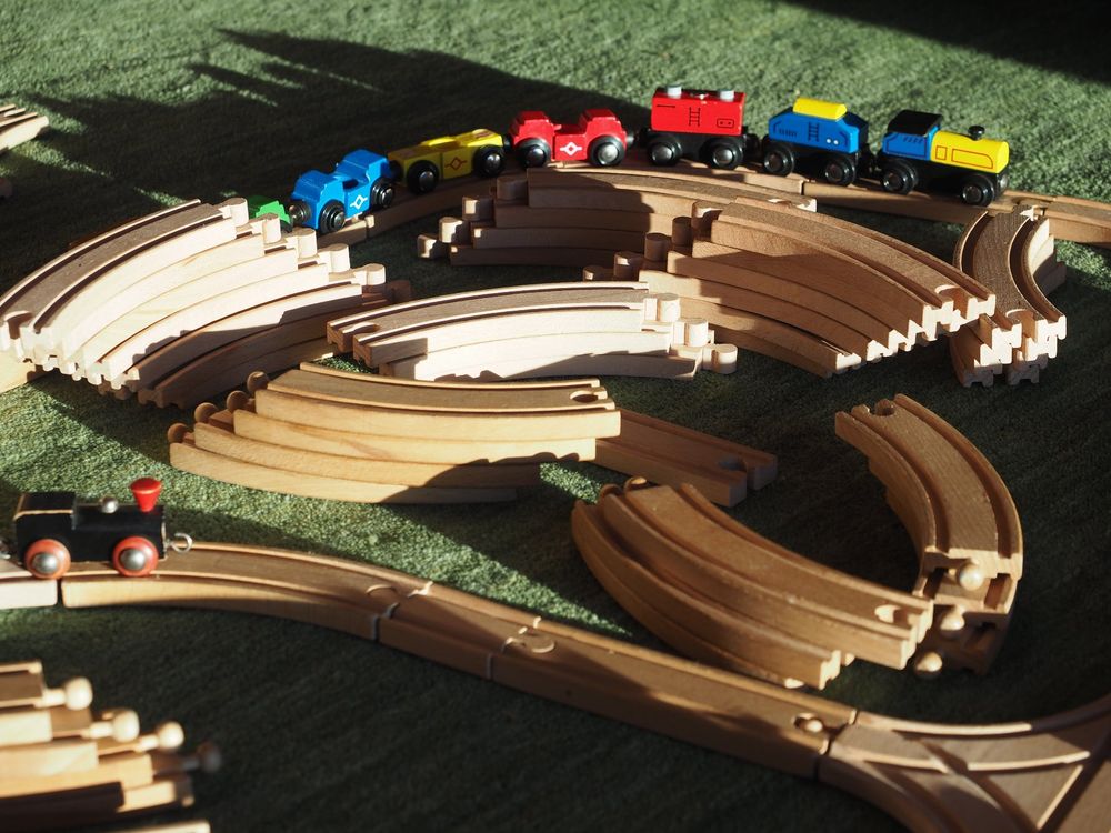 BRIO Bahn mit 2 Holzzügen & ein elektrischer Zug, 123 Teile! | Kaufen ...