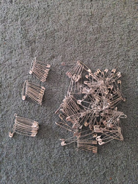 Safety Pins - Bulk Lot - New - Great Deal! (Neu (gemäss Beschreibung ...