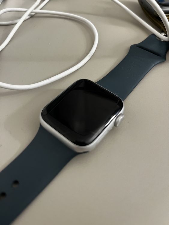 2 x Apple Watch inkl Ladekabel und Armbändern (Gebraucht) in Zürich für ...