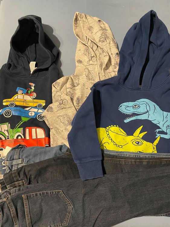 3 Jeans und 3 Pullover | Kaufen auf Ricardo