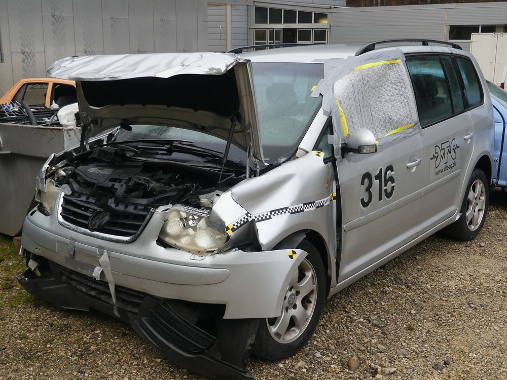 VW Touran Unfallfahrzeug (Defekt) in für CHF 376 – nur Abholung auf ...