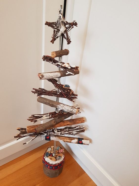Baum aus Holz - Deko für Weihnachten (Gebraucht) in Arlesheim für CHF 5 – mit Lieferung auf ...